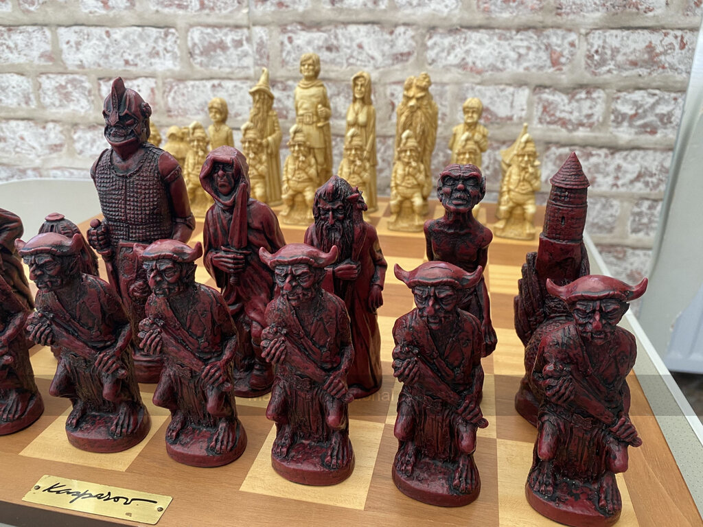 Berkeley Chess Lord of the Rings Chess Pieces - 5 inch King